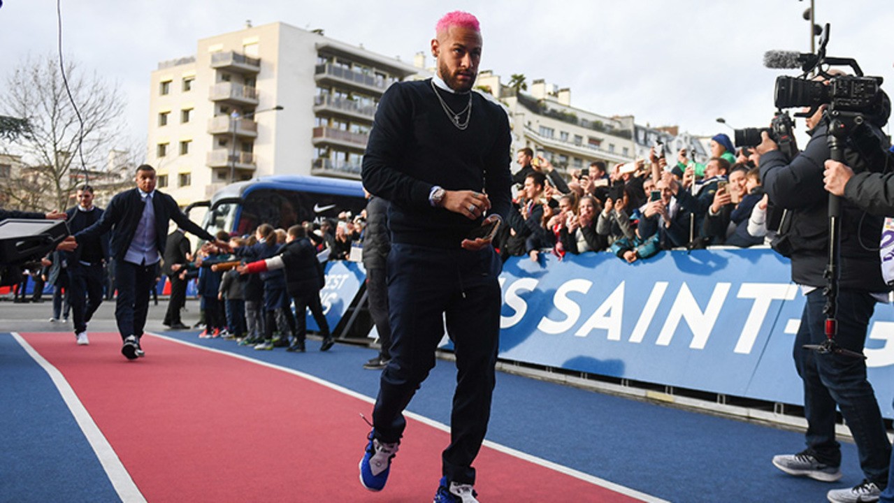 La vie en rose... le nouveau look de Neymar au PSG